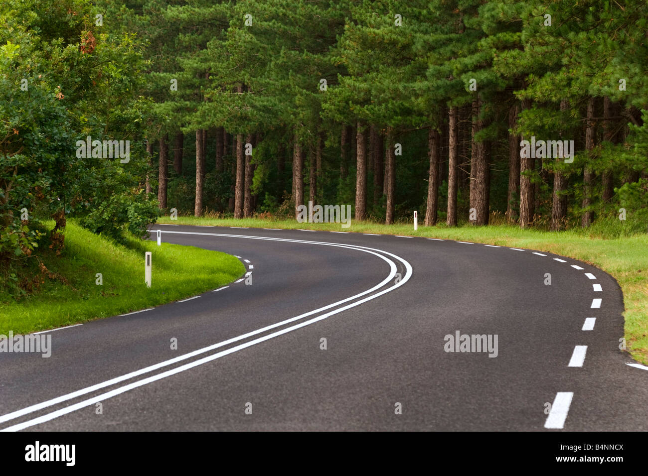 Bend curve hi-res stock photography and images - Alamy