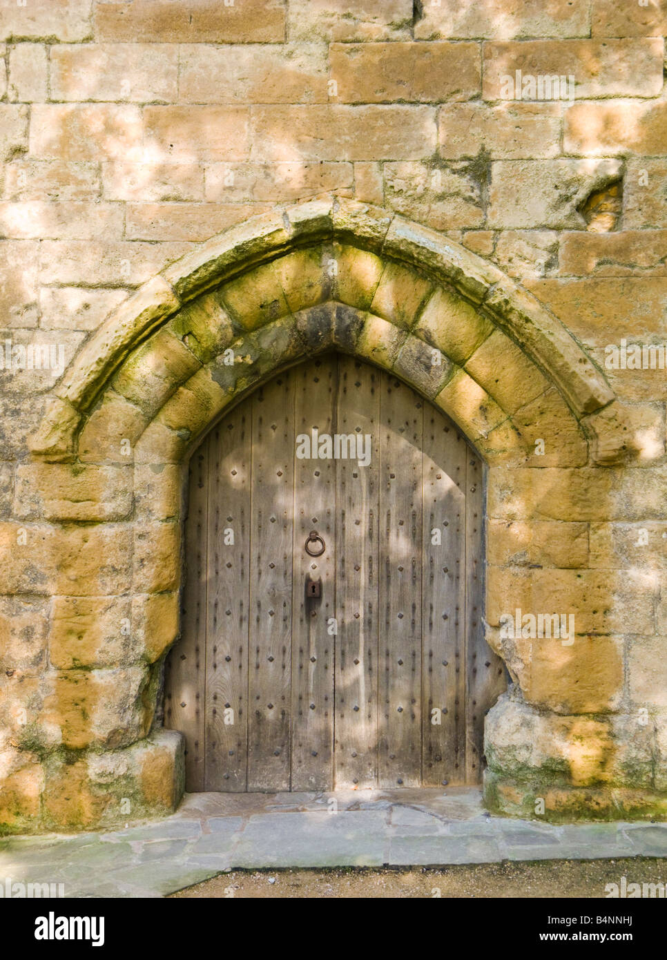 Castle dungeon door hi-res stock photography and images - Alamy