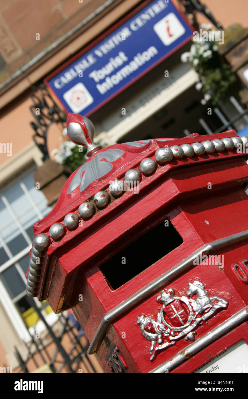 Old fashioned red post box hi-res stock photography and images - Alamy