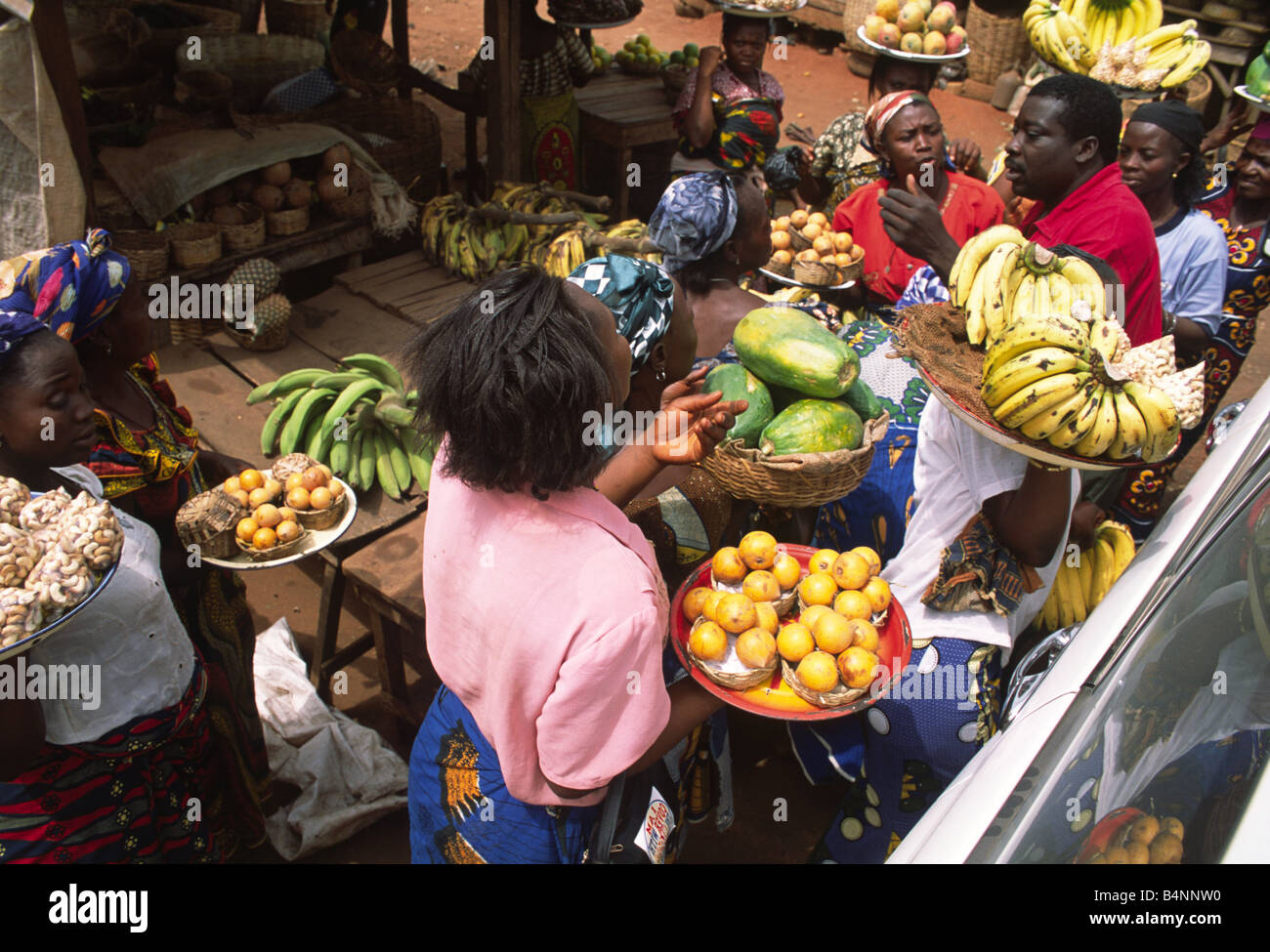 ghana market accra Stock Photo - Alamy
