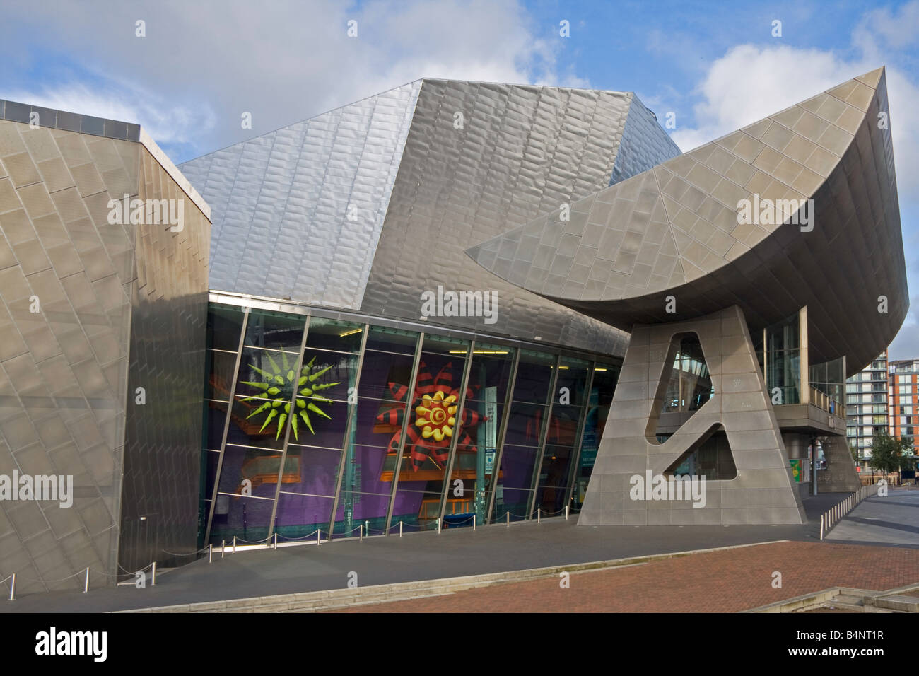 Lowry art gallery salford quays hi-res stock photography and images - Alamy