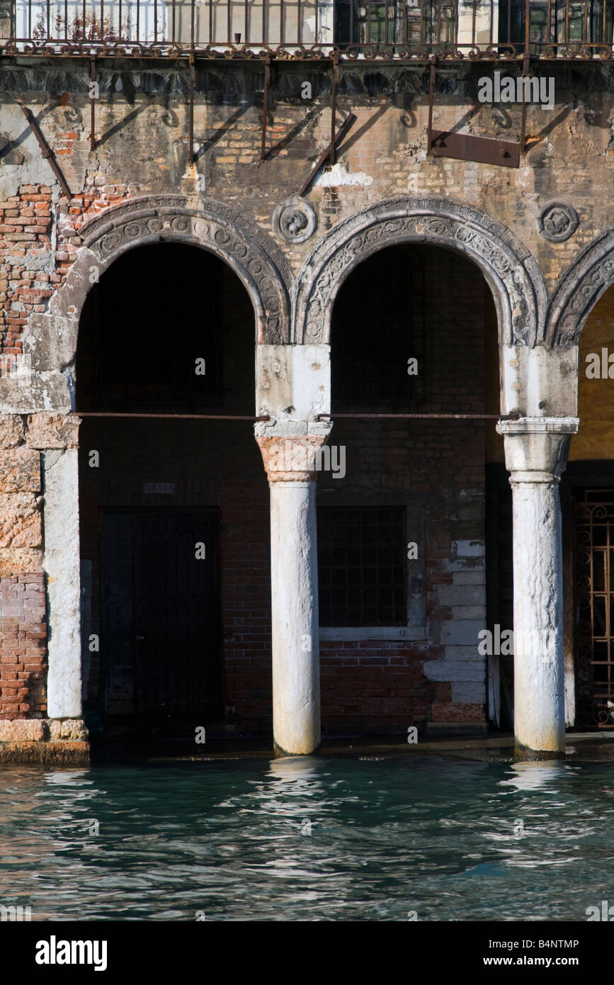 Crumbling villa hi-res stock photography and images - Alamy