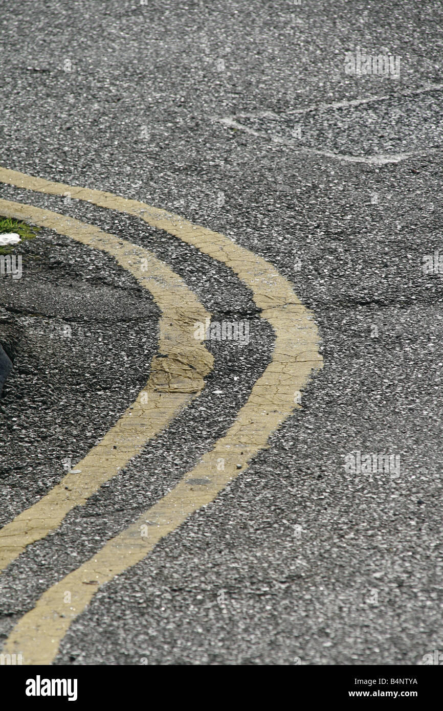 Highway corner curve bend round markings sun hi-res stock photography ...