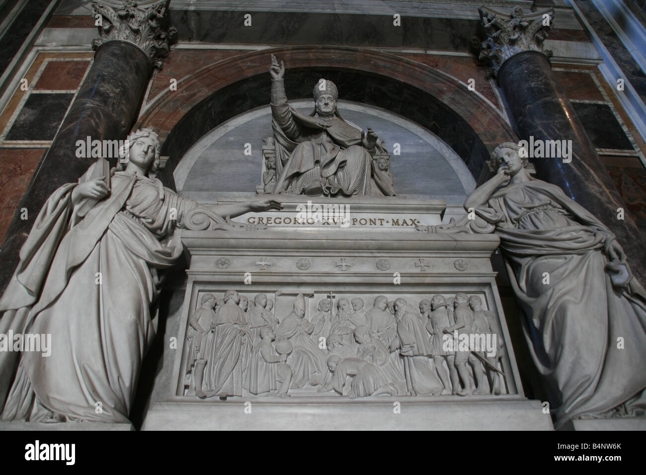 sculpture statue inside st peter's basilica, rome Stock Photo - Alamy