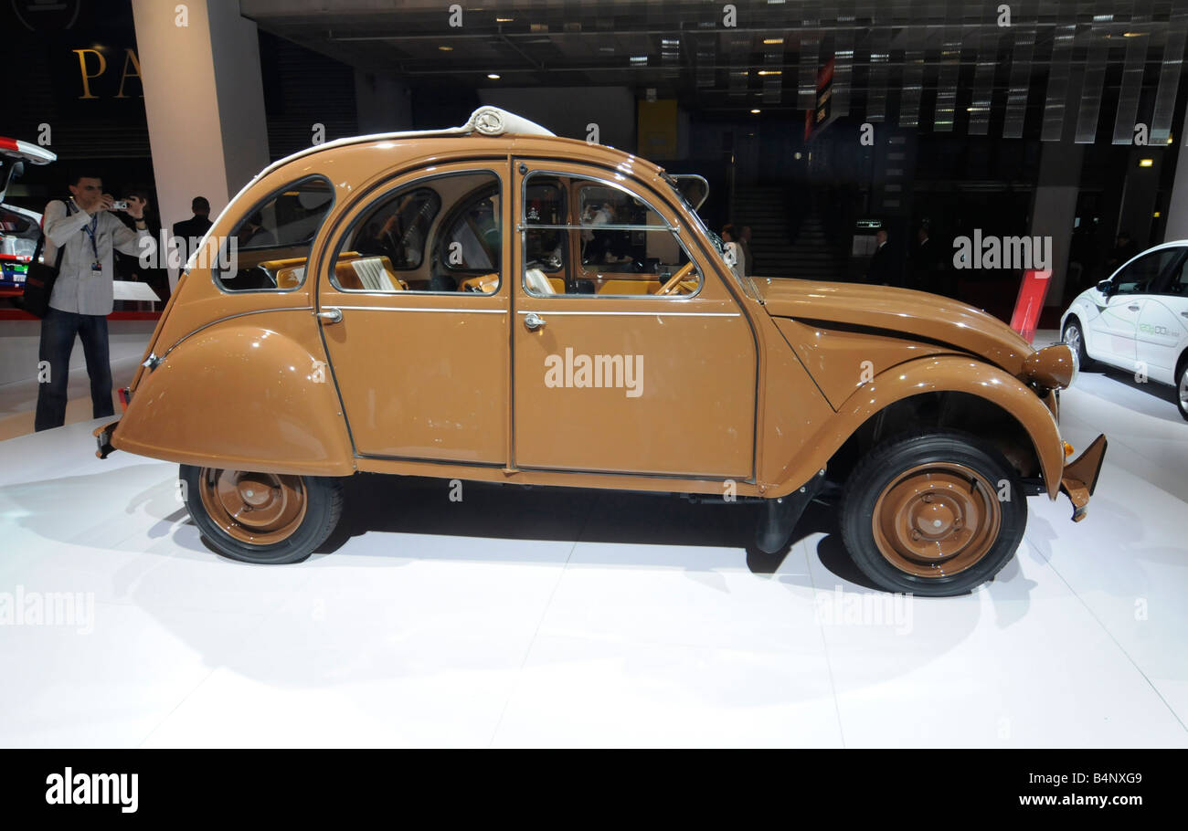 Peugeot 2cv hi-res stock photography and images - Alamy