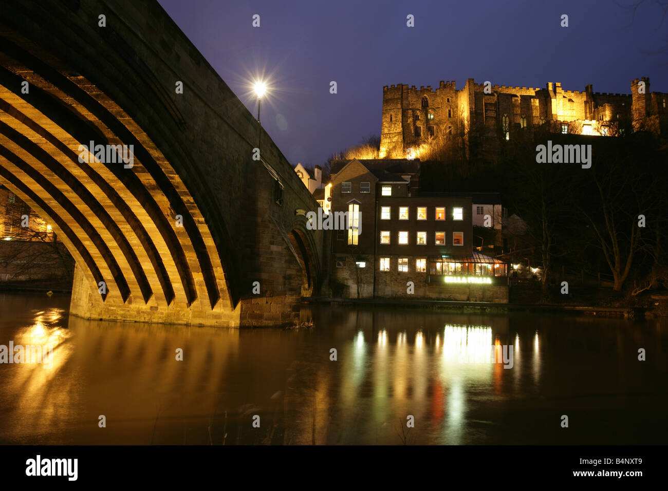 City of Durham, England. A night floodlit view of Framwelgate Bridge ...