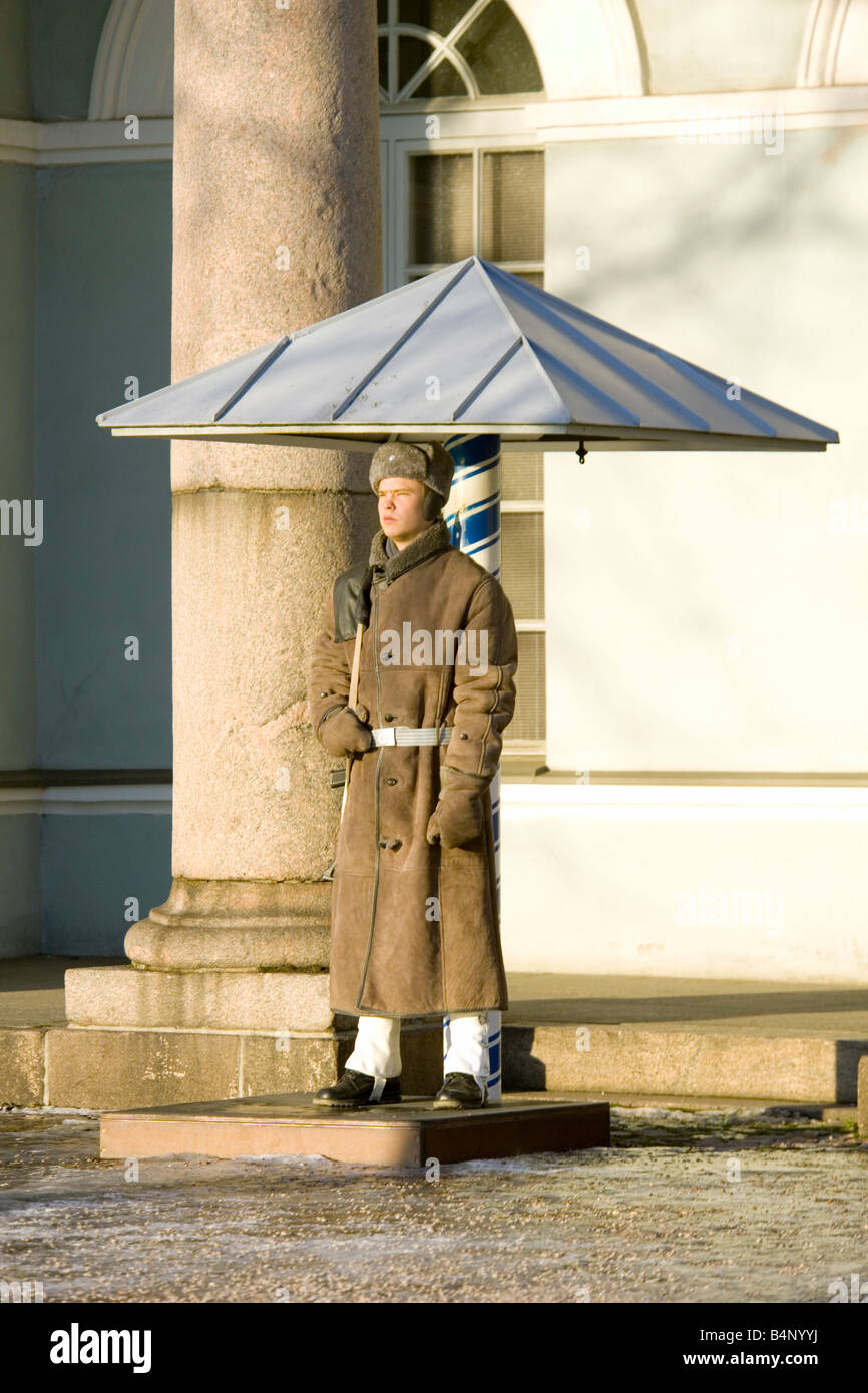 Army standing to attention hi-res stock photography and images - Alamy