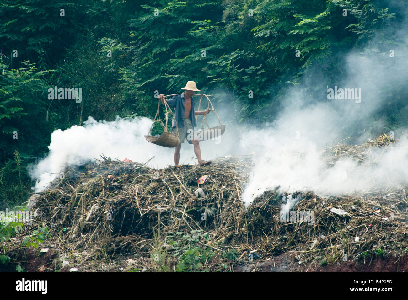 China burning rubbish hi-res stock photography and images - Alamy