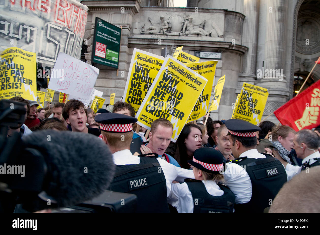 Riot police uk hi-res stock photography and images - Alamy