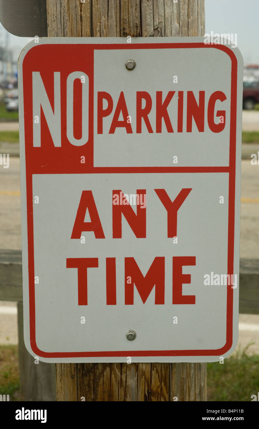A "no parking anytime" sign Stock Photo - Alamy