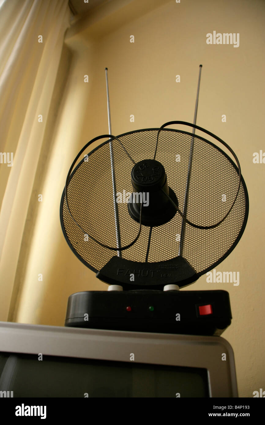 Television with aerial on top hi-res stock photography and images - Alamy