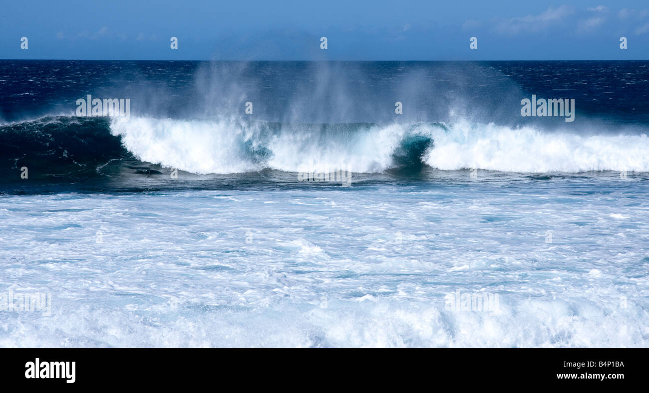 Spray off the waves hi-res stock photography and images - Alamy