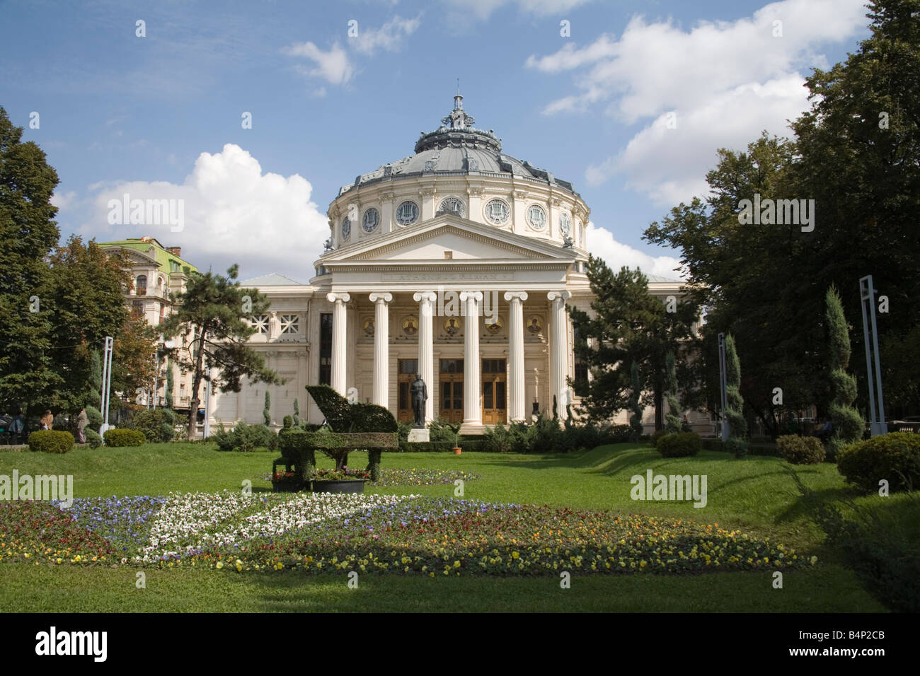 Stunning high dome cicular building hi-res stock photography and images ...