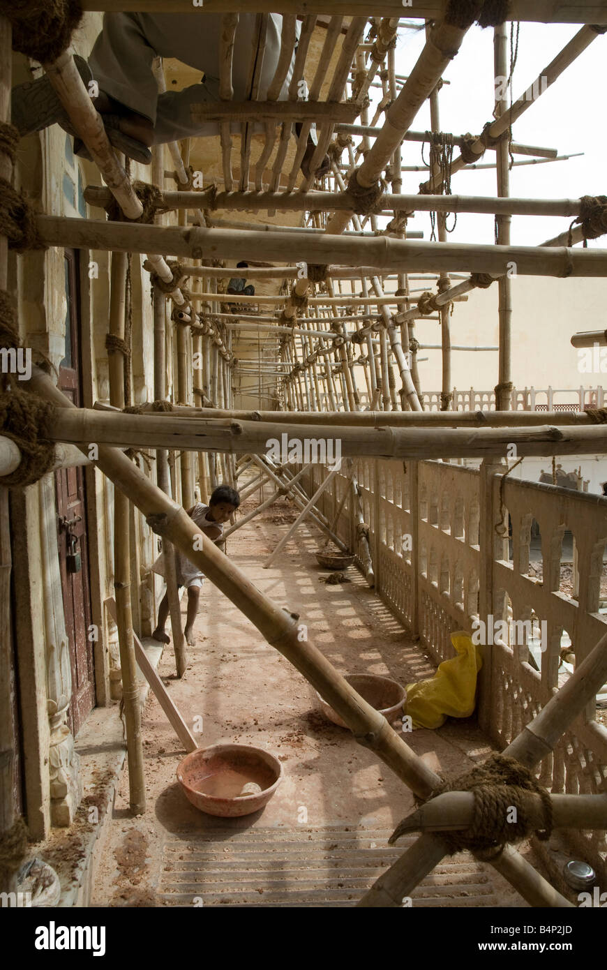 India construction scaffold scaffolding hi-res stock photography and ...