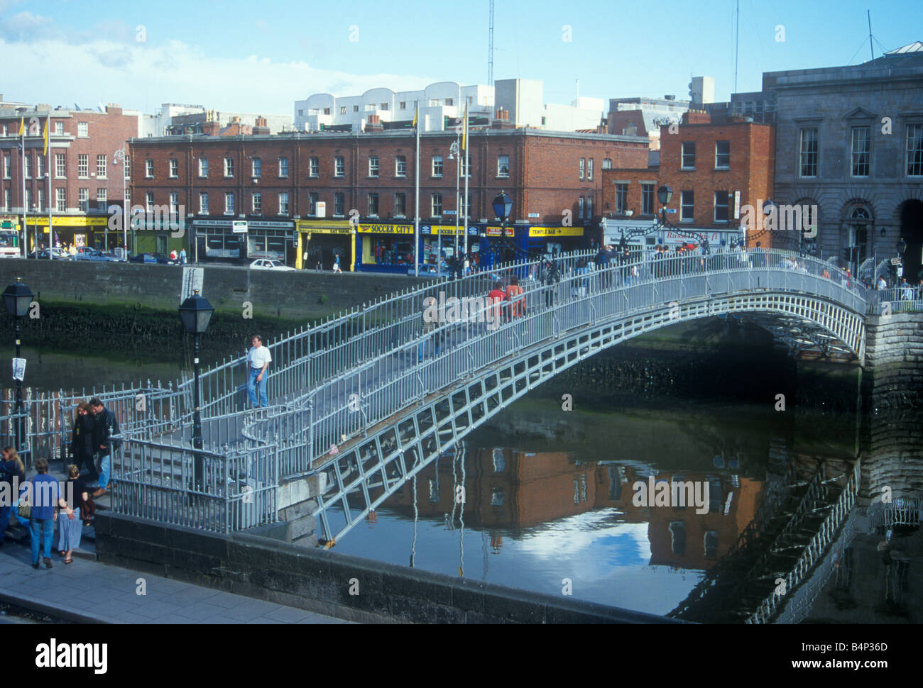 Halfpenny Bridge in Dublin Stock Photo - Alamy