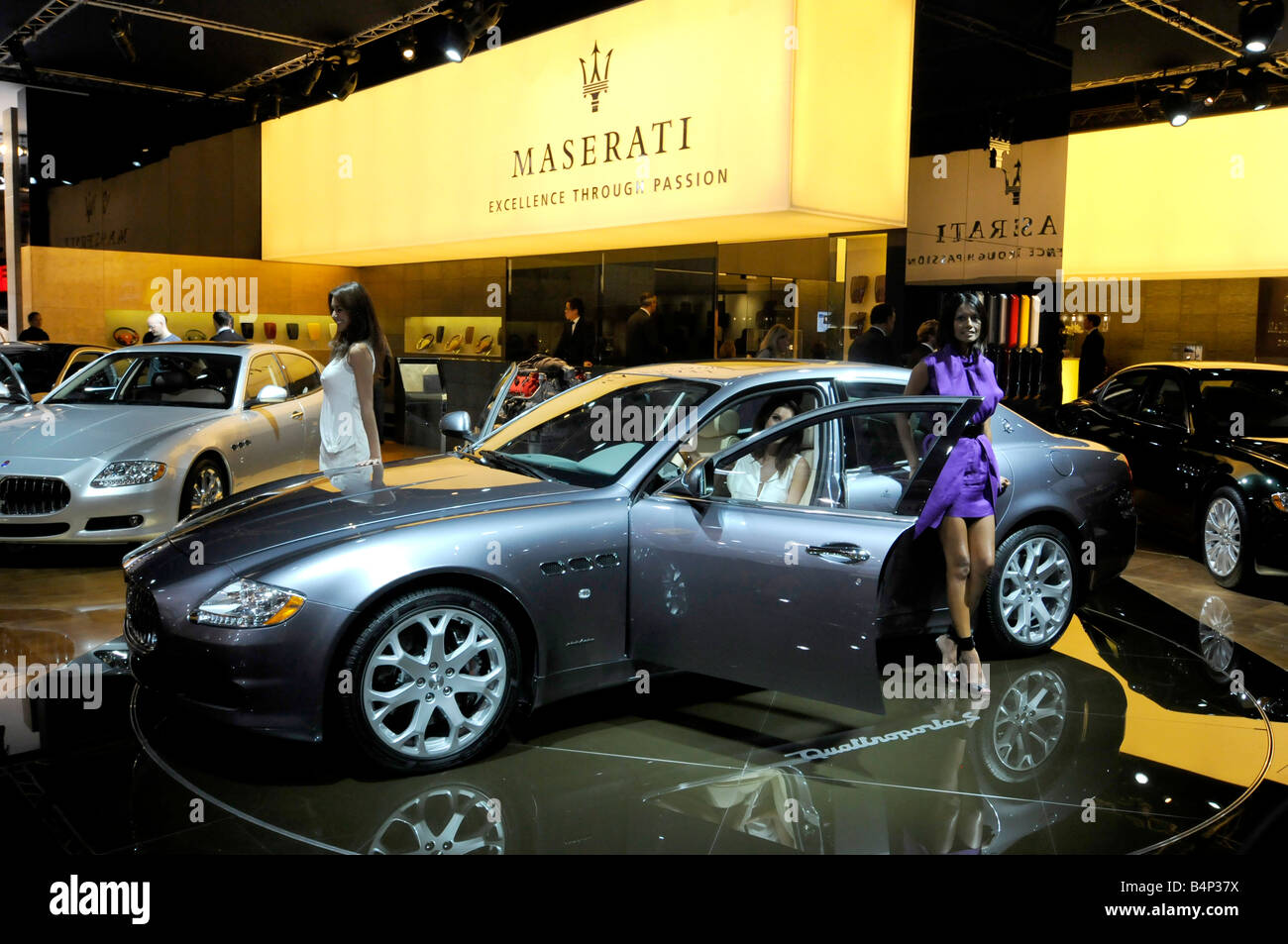 Car show hostess hi-res stock photography and images - Alamy