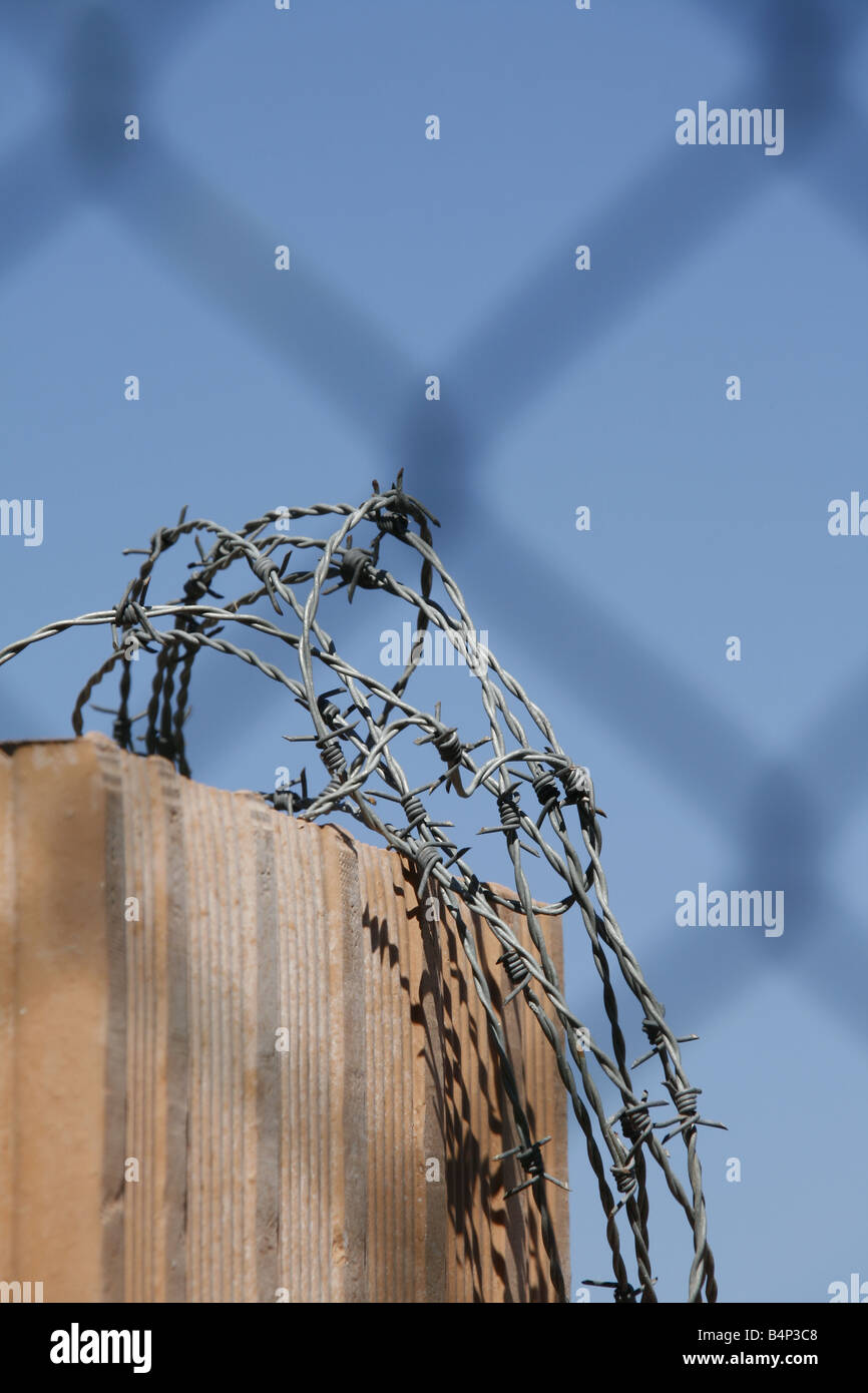 Tangled barbed wire hi-res stock photography and images - Alamy