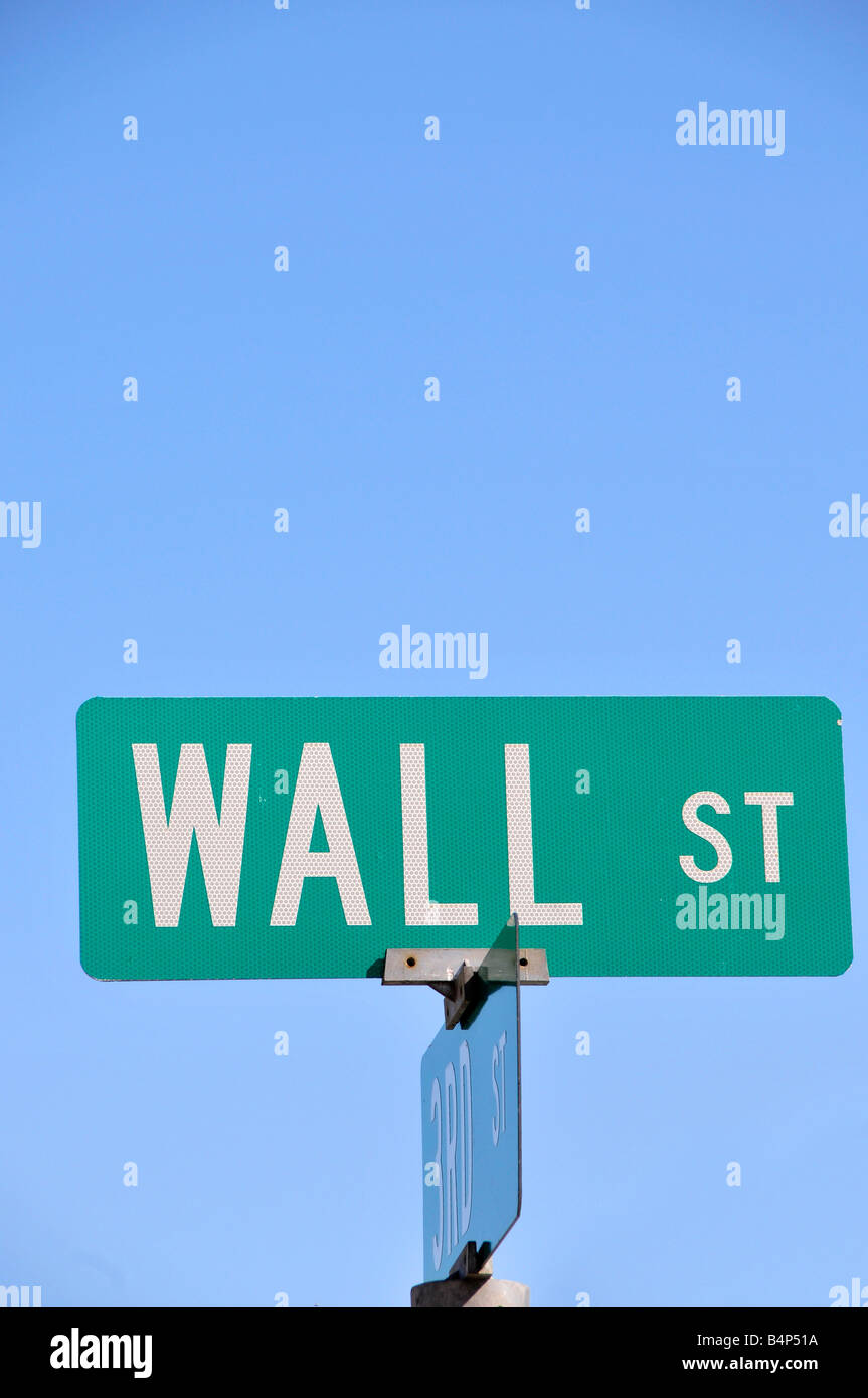Street signs location directions hi-res stock photography and images ...