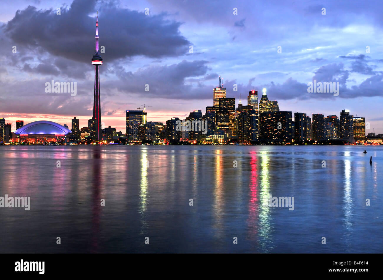 Toronto nightlife hi-res stock photography and images - Alamy