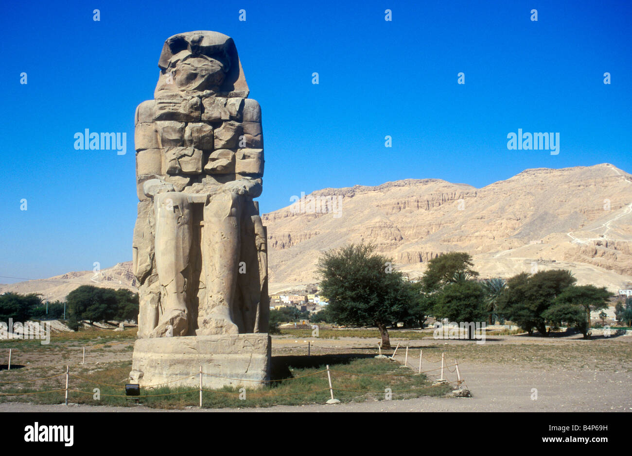 Coloss memnon hi-res stock photography and images - Alamy