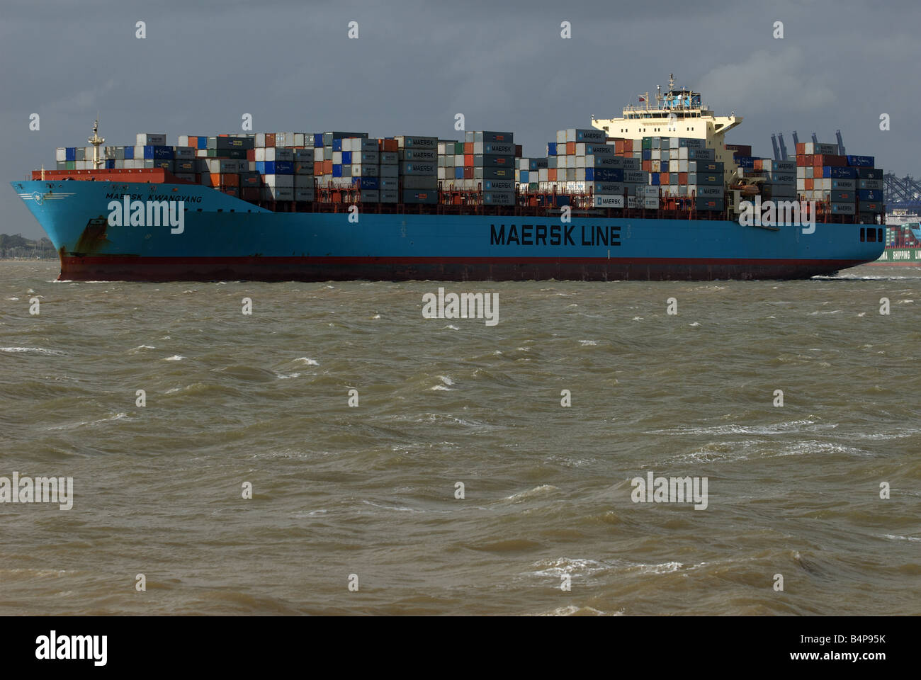 Maersk line container ship hi-res stock photography and images - Alamy