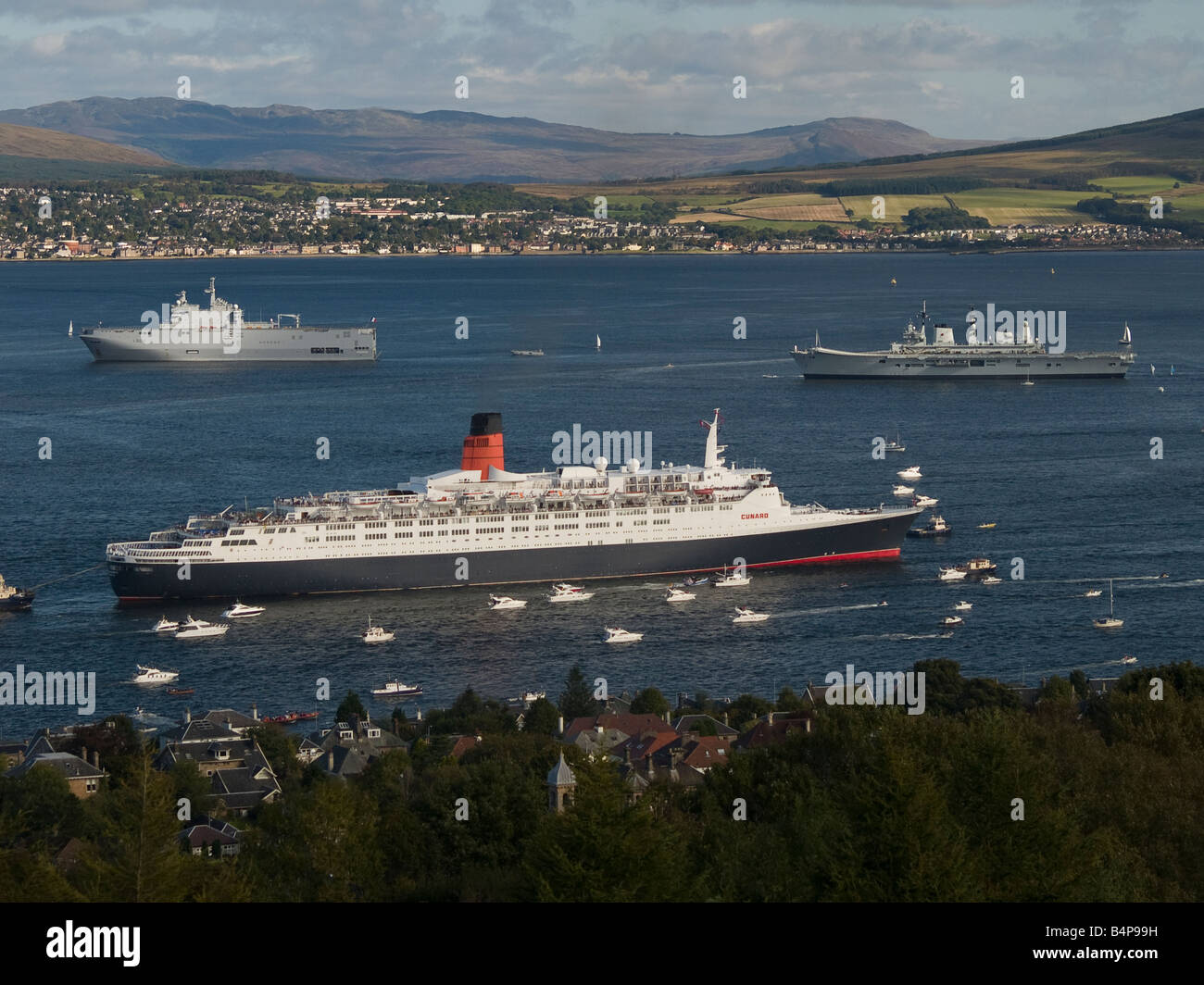 The QE2 and HMS Ark Royal off Greenock Stock Photo - Alamy
