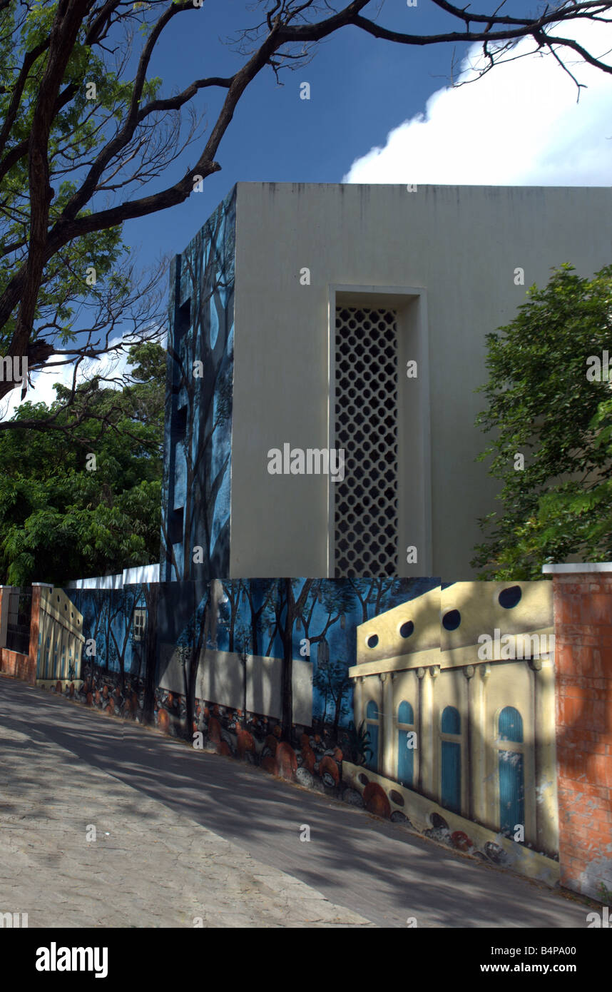 Indian building and road hi-res stock photography and images - Alamy