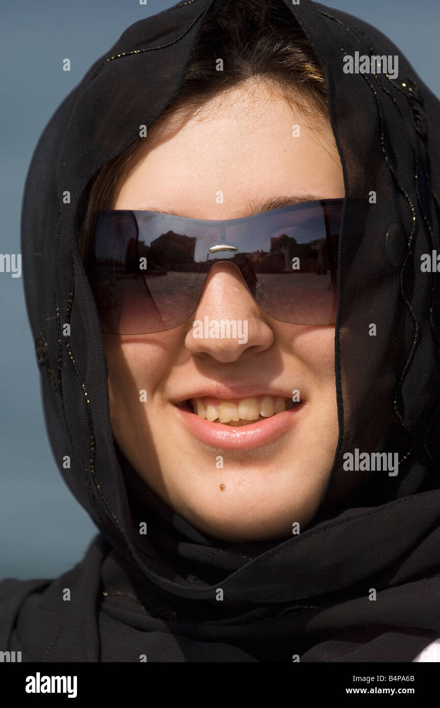 Arabian woman wearing hijab Stock Photo - Alamy