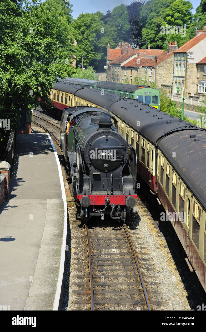 Schools class locomotive hi-res stock photography and images - Alamy