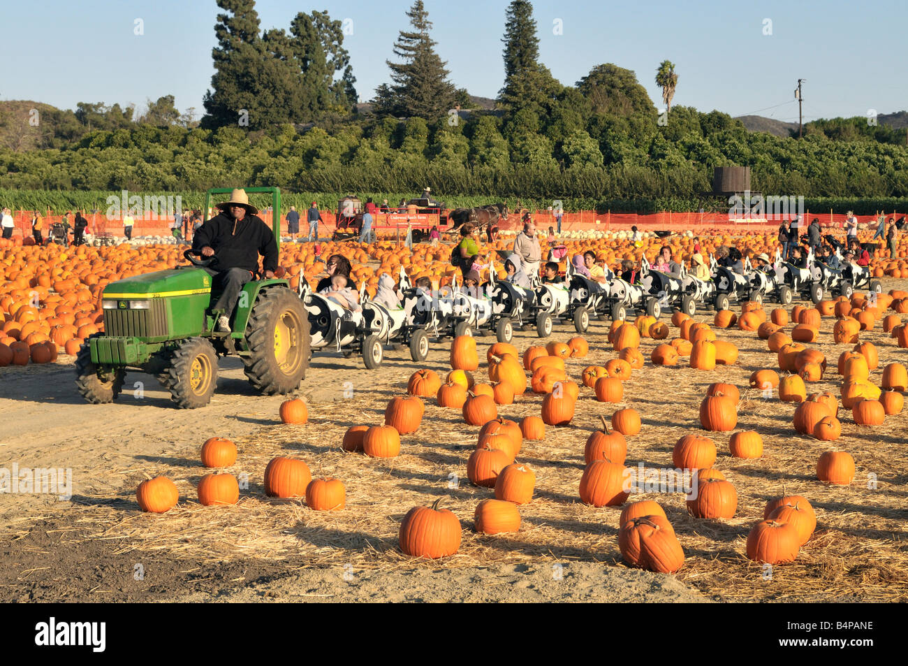 Tractor train ride hi-res stock photography and images - Alamy