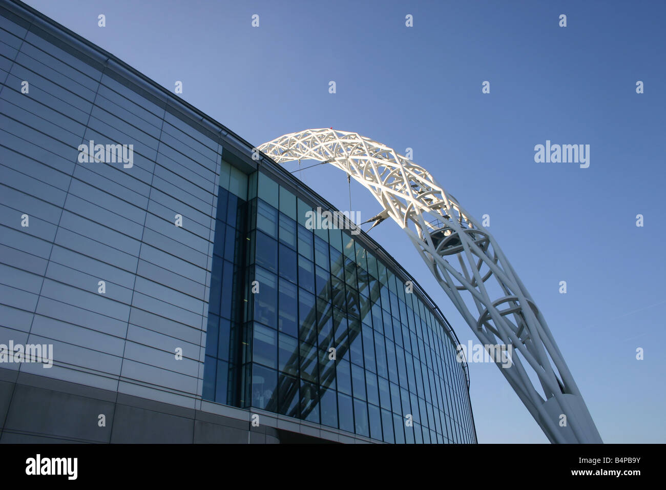 Wembley stadium arch hi-res stock photography and images - Alamy