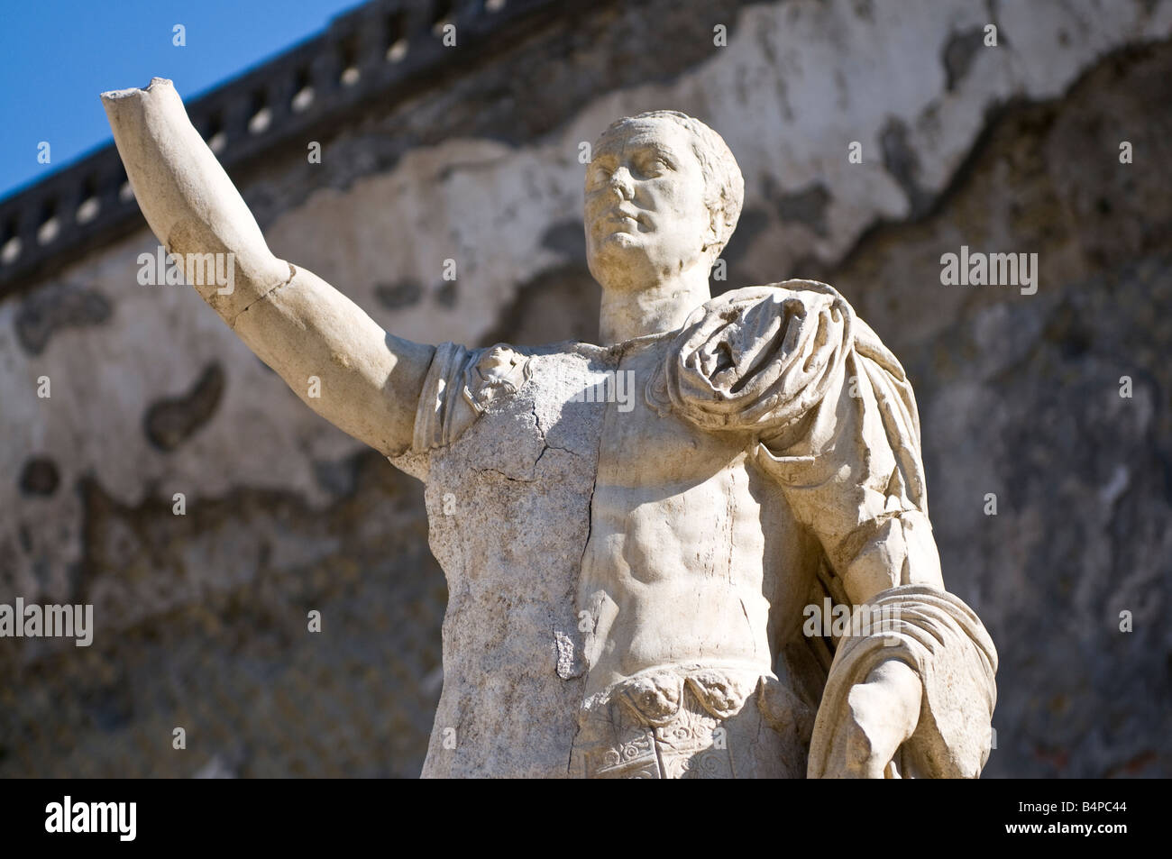 Statue of Nonius Balbus at Herculaneum Stock Photo - Alamy