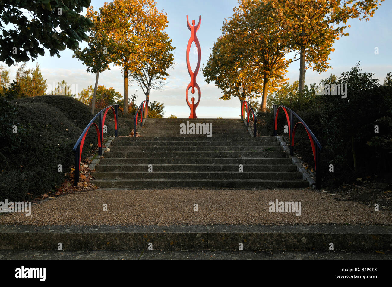 Chain reaction sculpture hi-res stock photography and images - Alamy