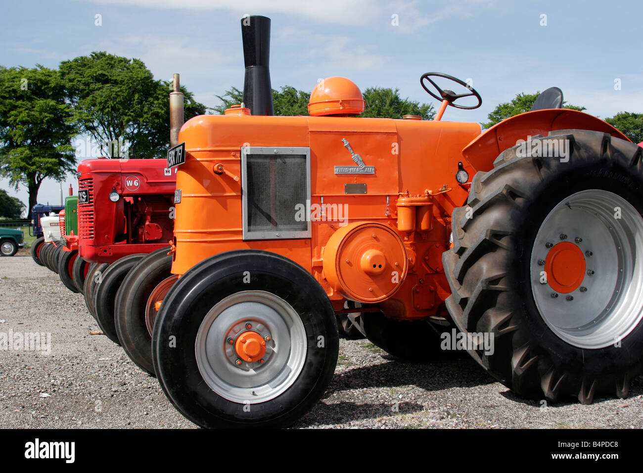 Vintage farm vehicles hi-res stock photography and images - Alamy