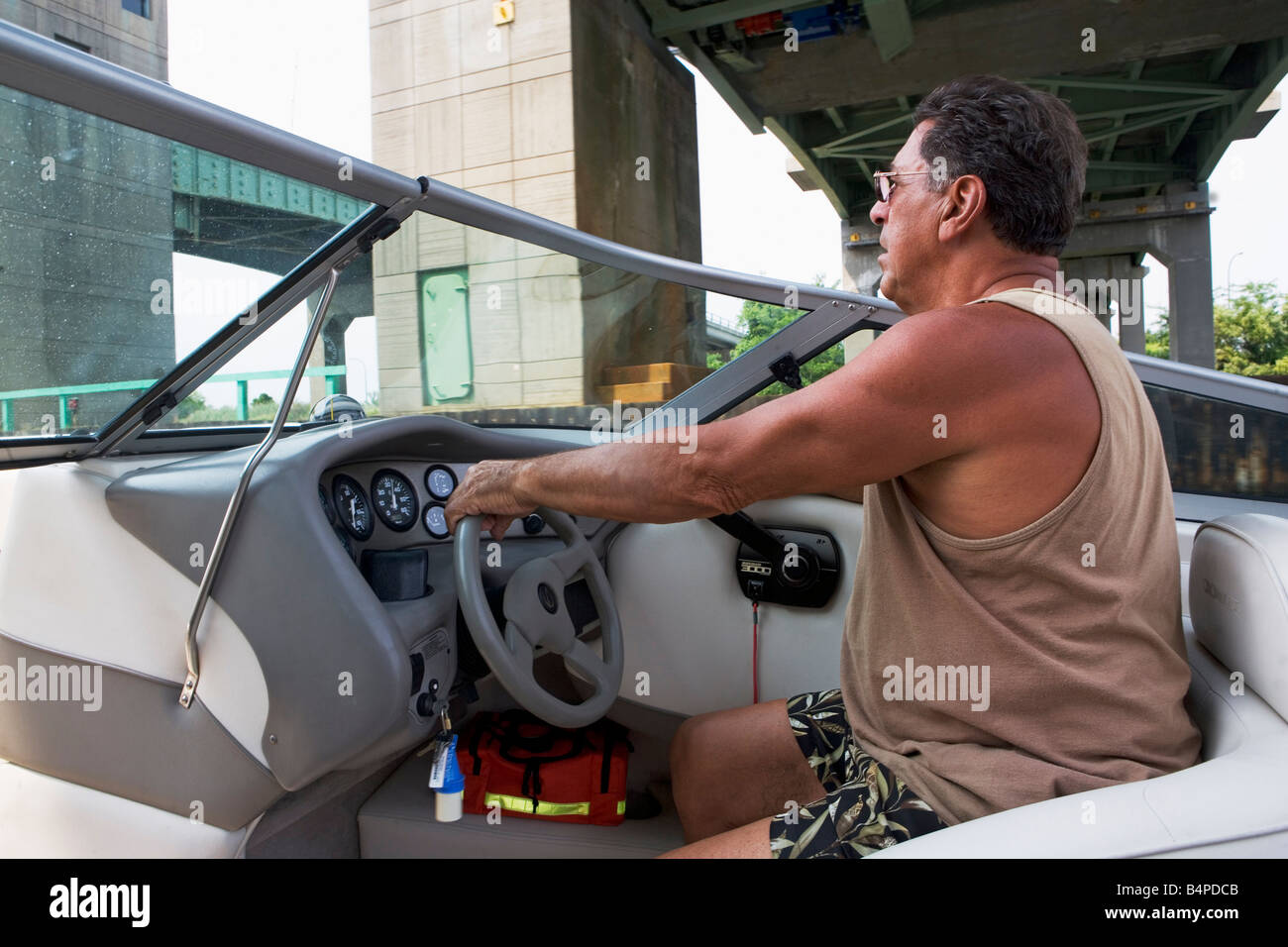 Floating driver hi-res stock photography and images - Alamy