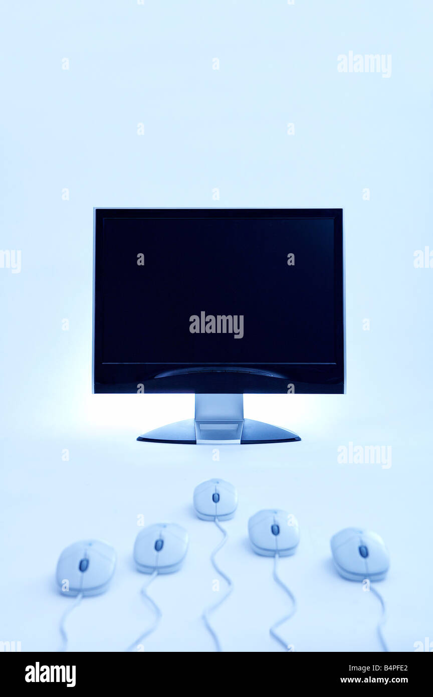 Flat screen computer with mouse Stock Photo - Alamy