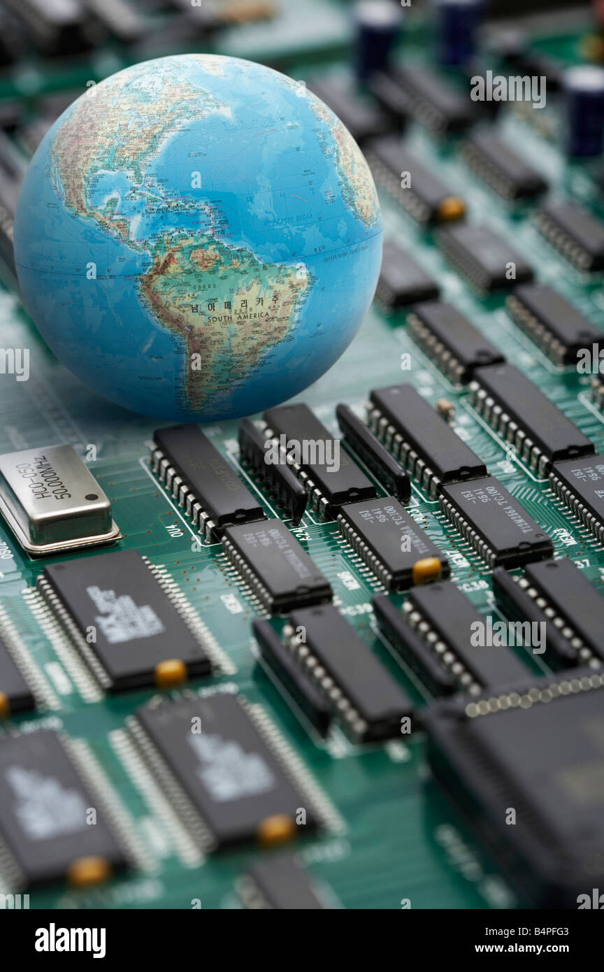 Globe connected circuit hi-res stock photography and images - Alamy