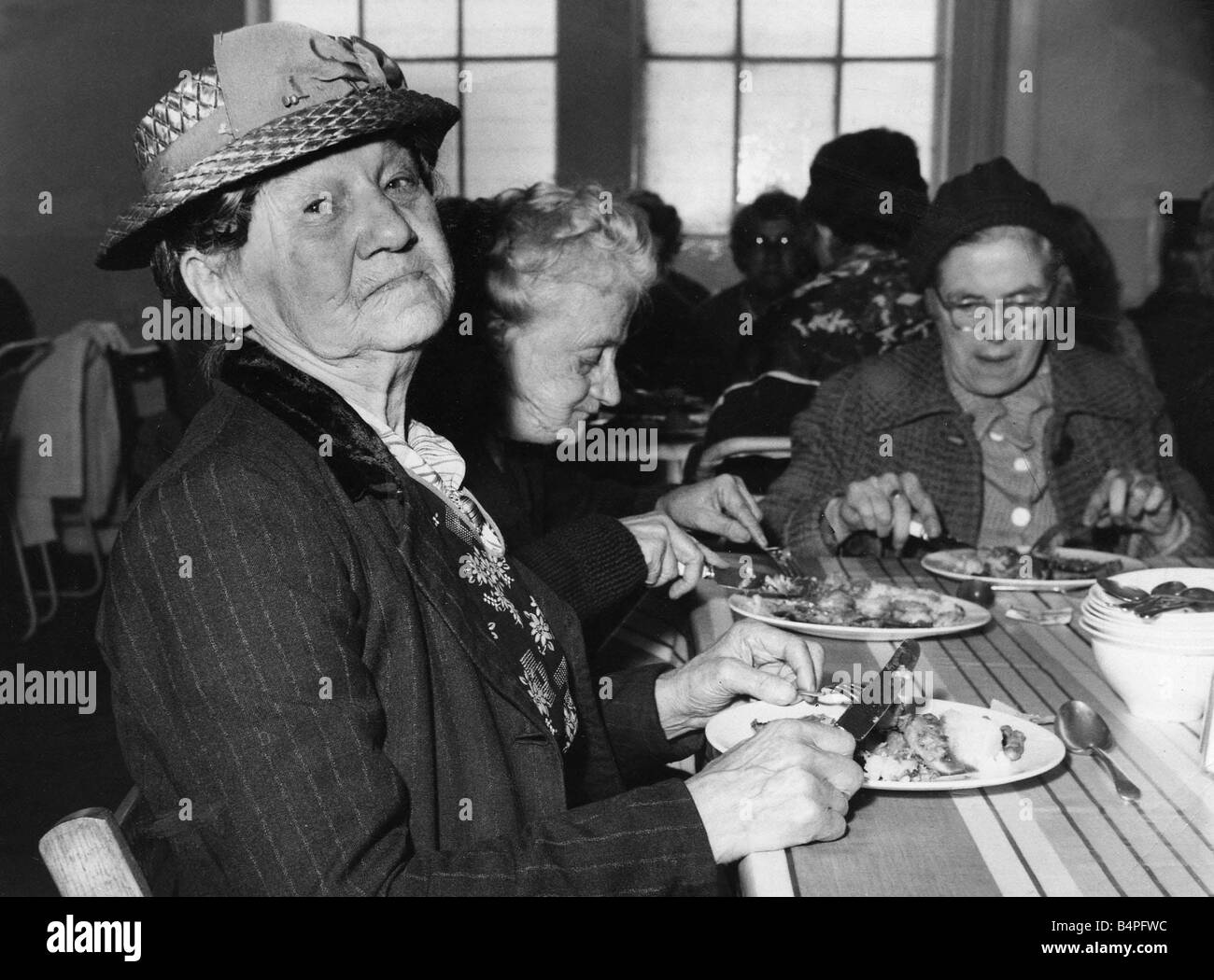 Woman centre 1960s hi-res stock photography and images - Alamy