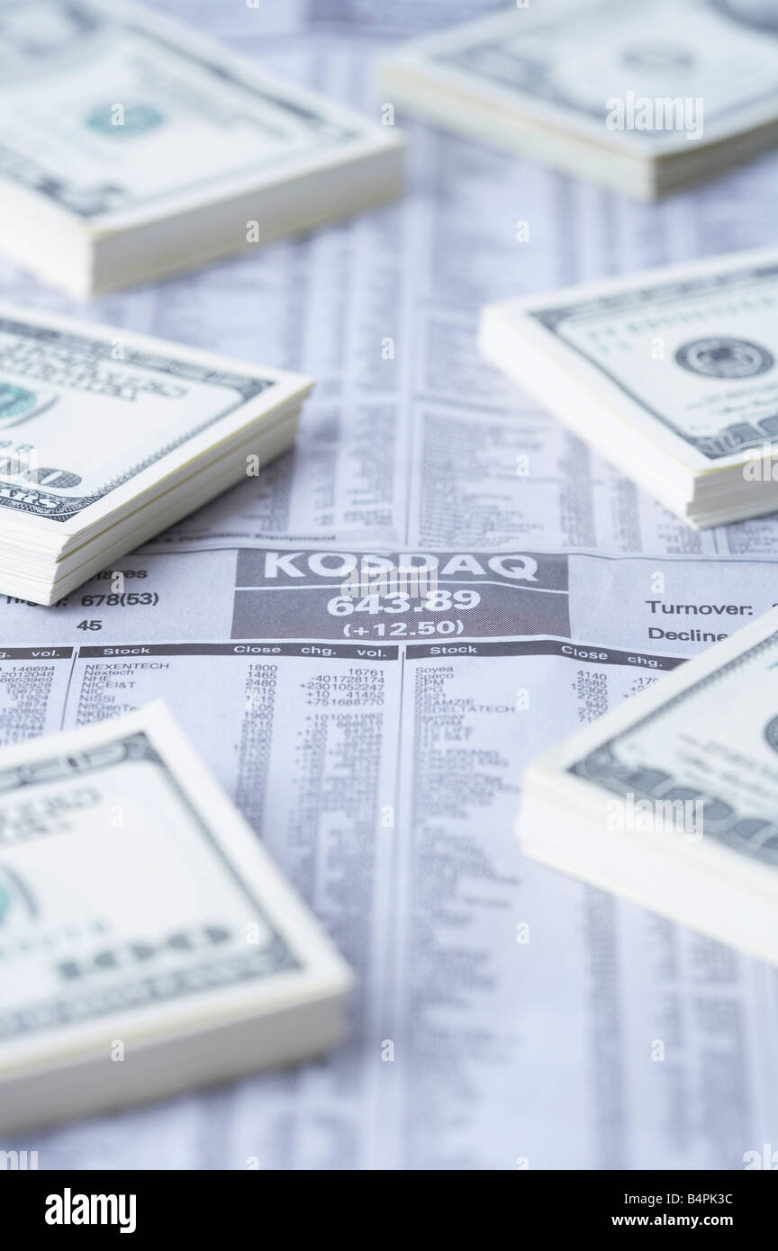 Bundles of newspaper hi-res stock photography and images - Alamy