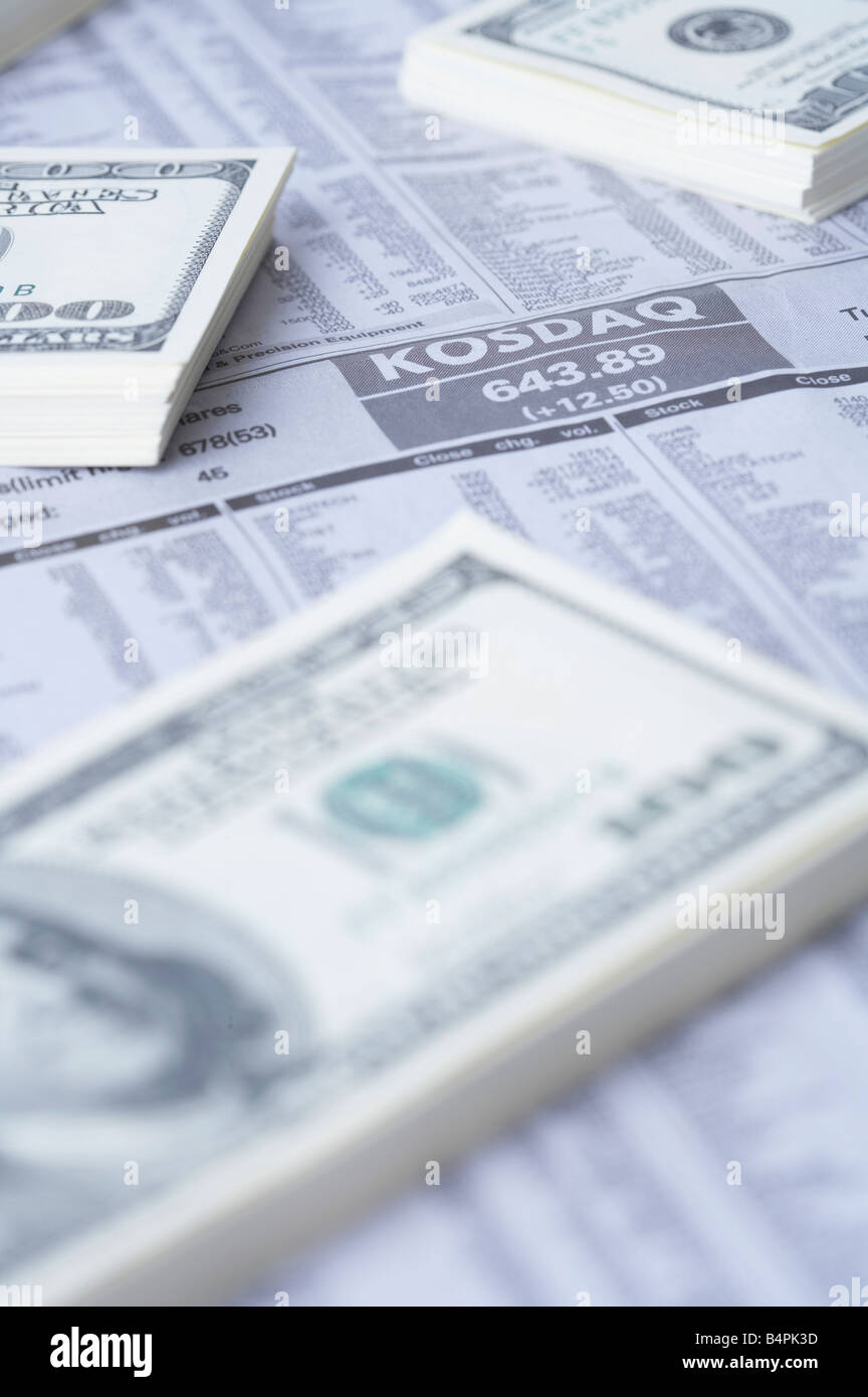 Bundles of newspaper hi-res stock photography and images - Alamy