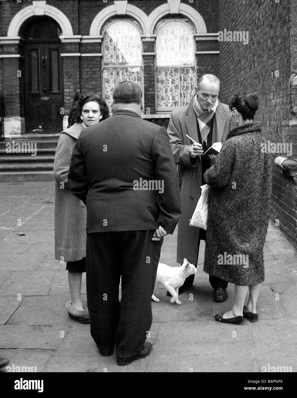 William Digger Handley Hoxton s most famous street bookmaker takes bets ...