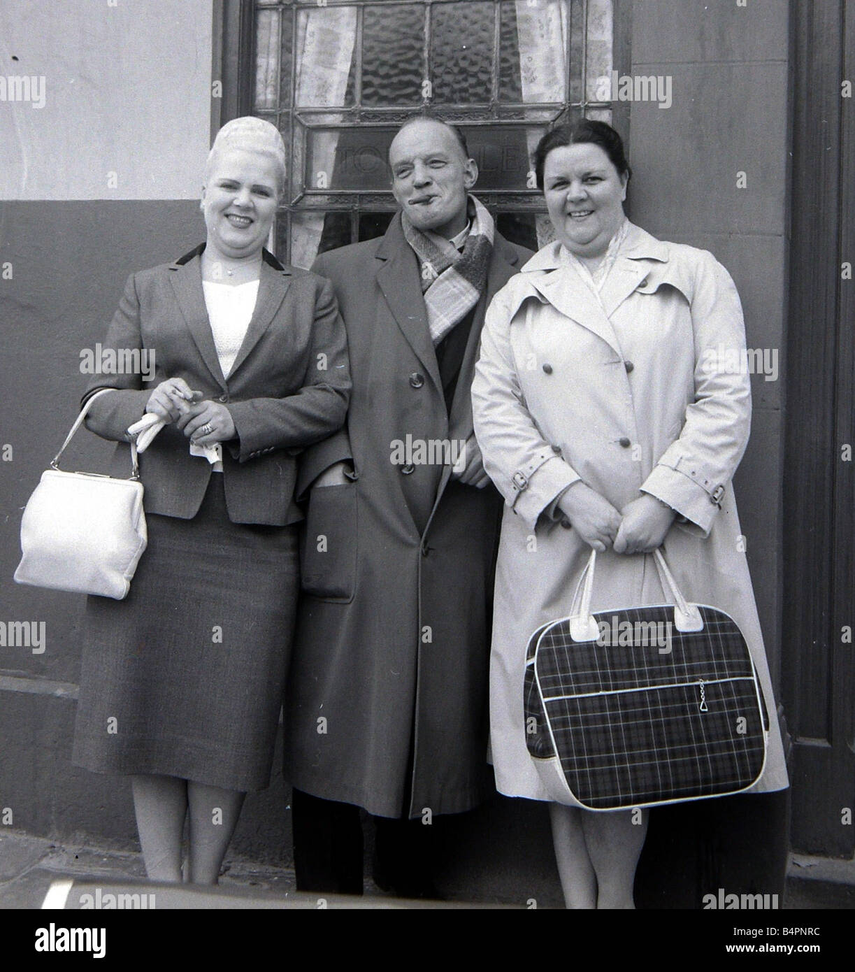 William Digger Handley Hoxton s most famous street bookmaker takes bets ...