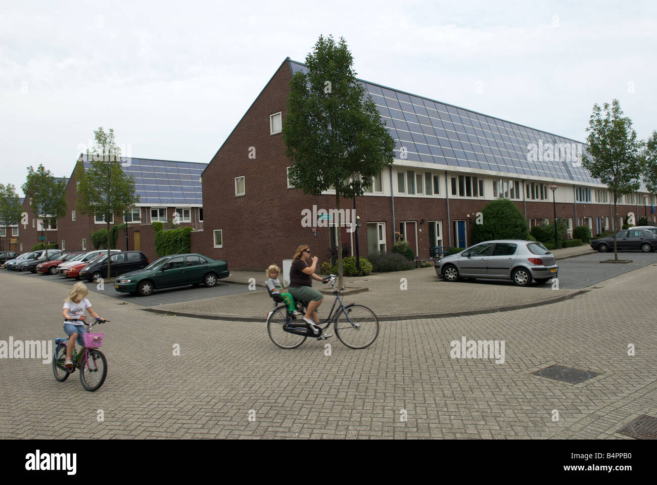 Shell solar panels fitted to houses on the world's largest solar ...