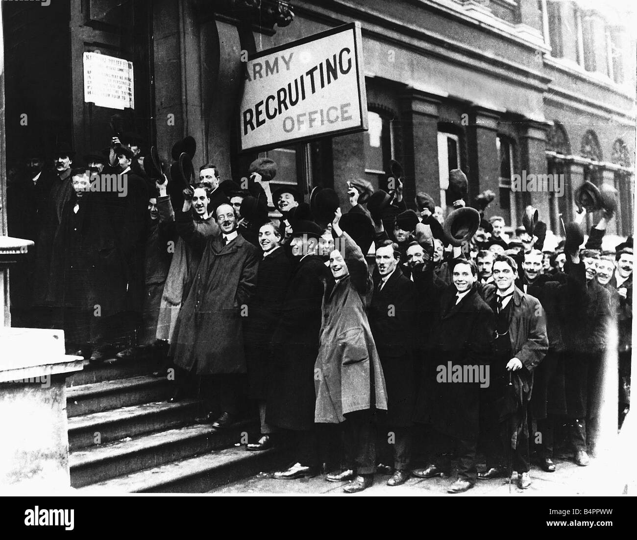 Ww1 recruitment volunteers hi-res stock photography and images - Alamy