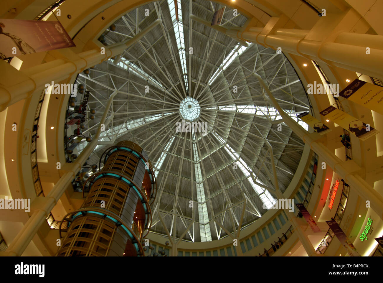 DOME SHAPED ROOF OF THE SHOPPING MALL IN KUALA LUMPUR MALAYSIA Stock ...