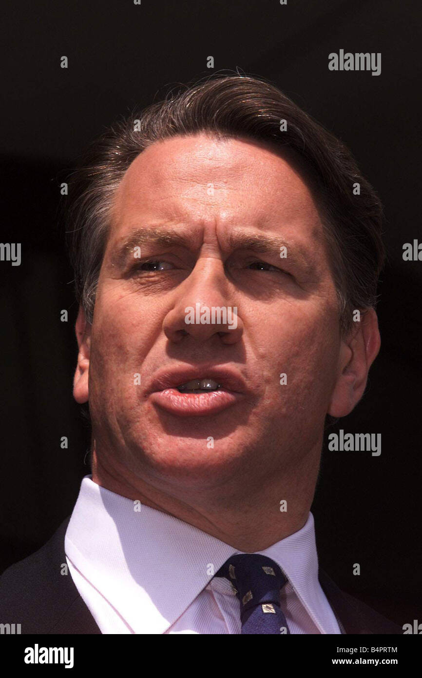 Michael Portillo MP June 2001 announces to the press that he is running ...
