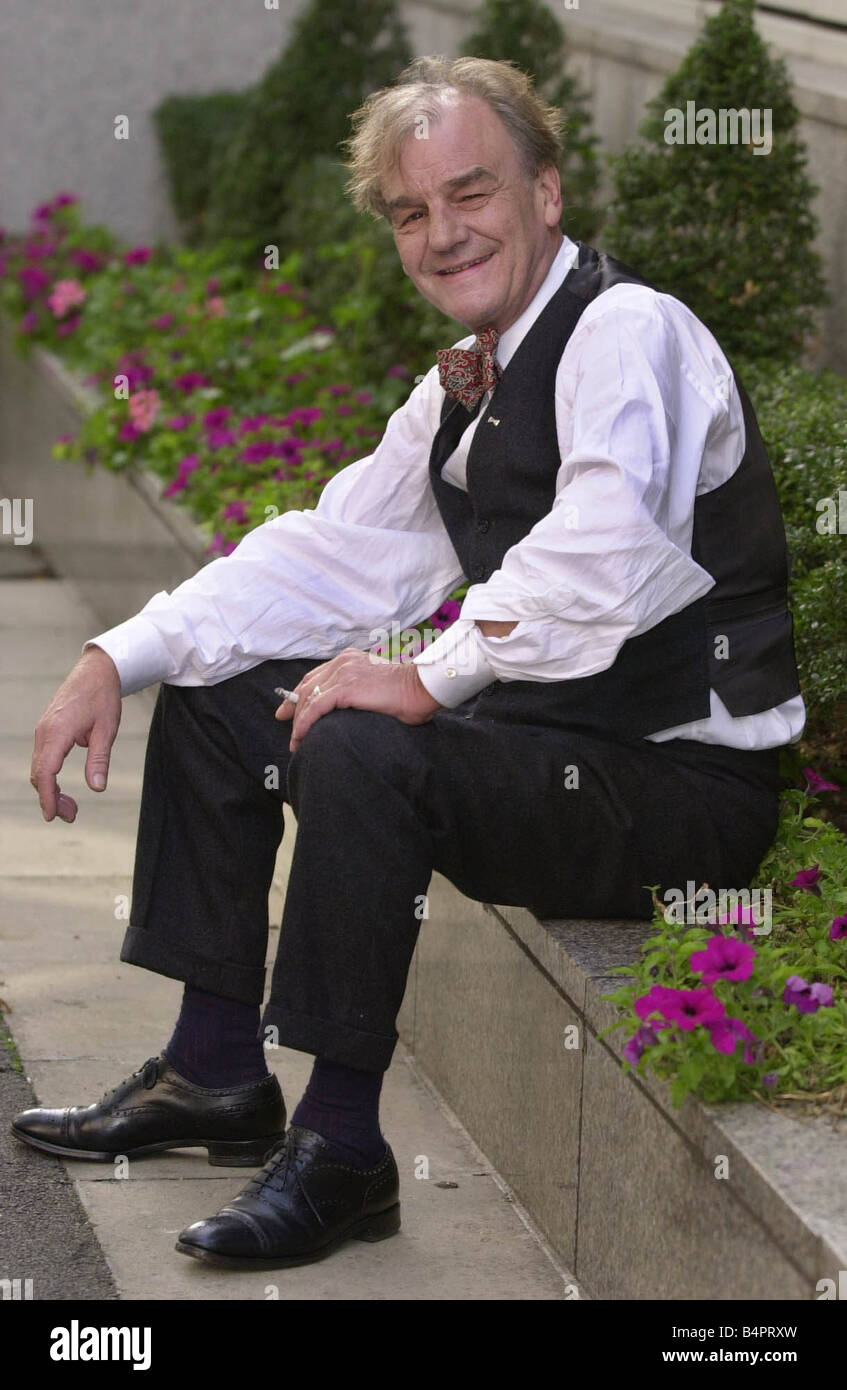 Keith floyd tv hi-res stock photography and images - Alamy