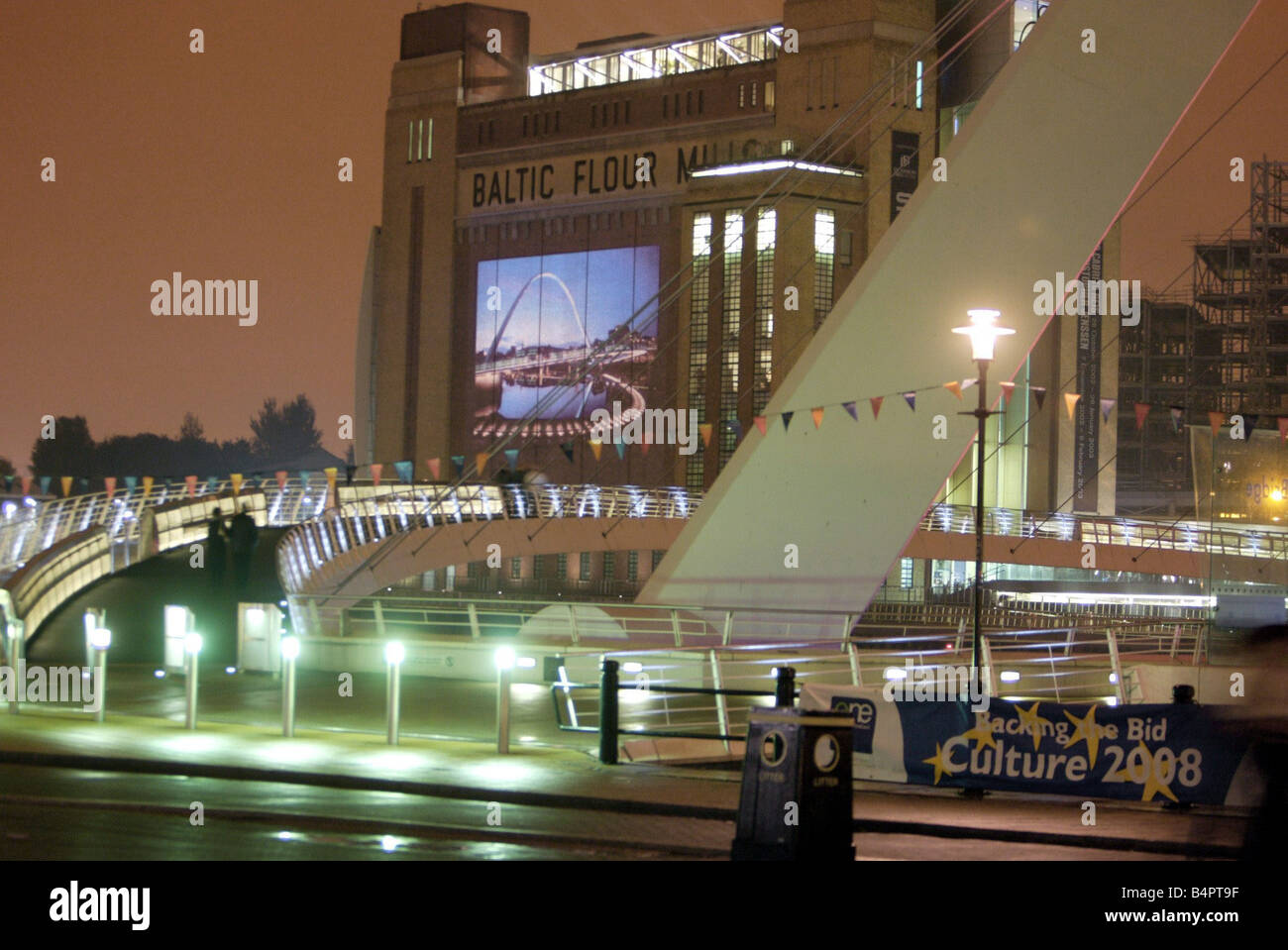 The Gateshead Millennium Bridge and Baltic Art Gallery circa 2005 Stock ...