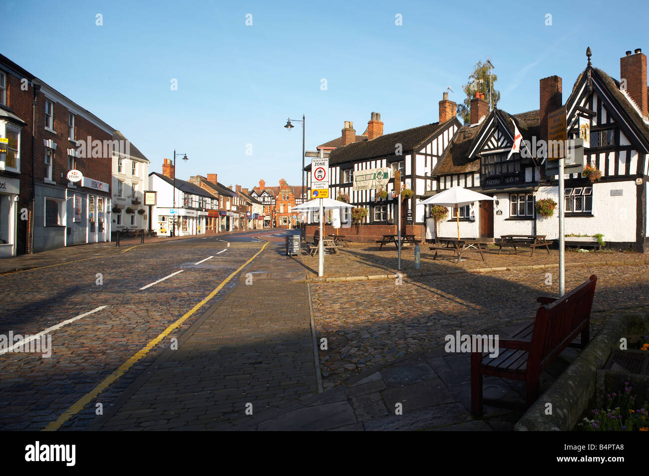 Empty high street hi-res stock photography and images - Alamy