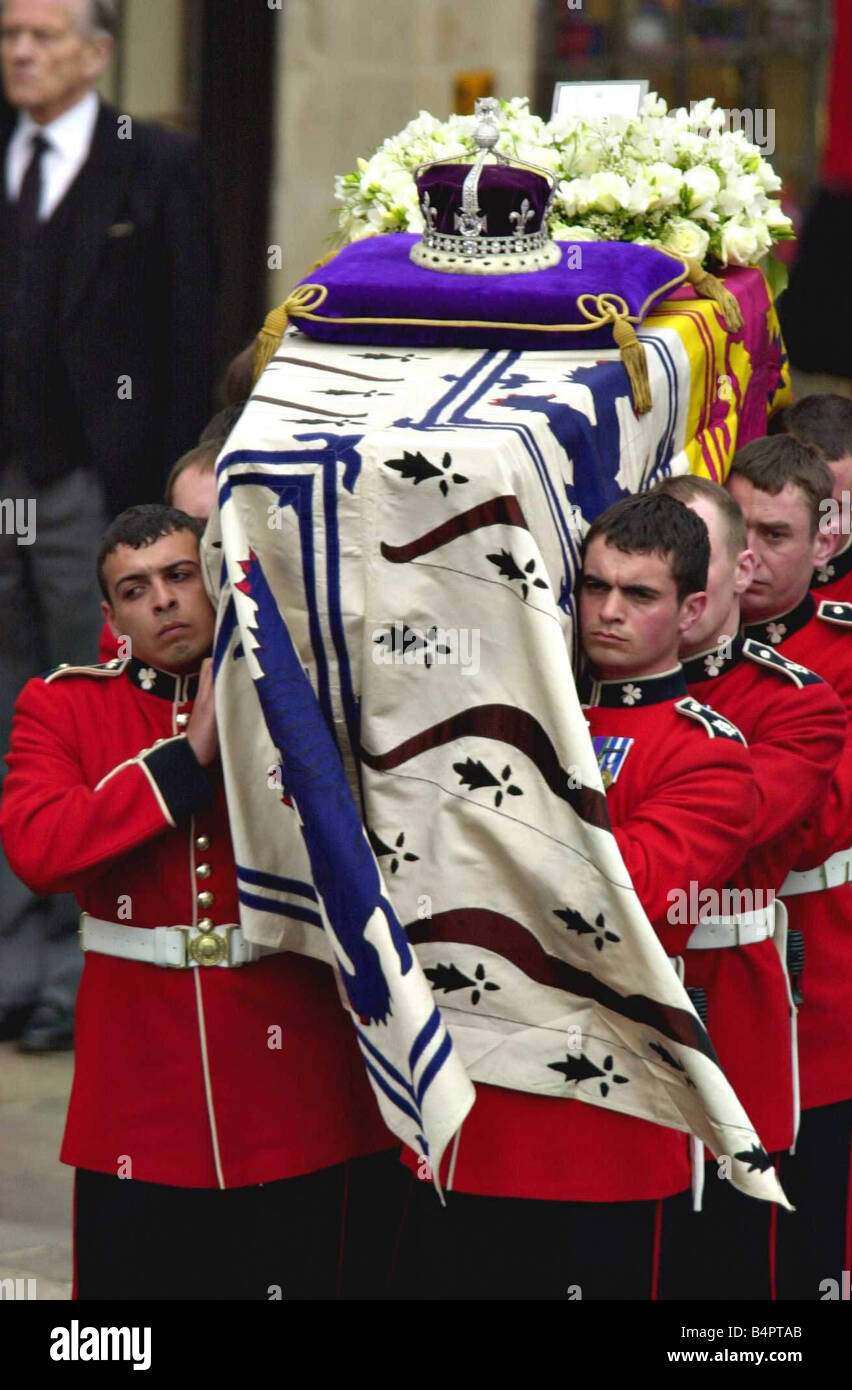 Pallbearers carrying Queen Mothers coffin April 2002 On its way to ...